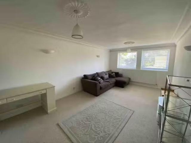 Rental! 1 bedroom flat for rent in Jacoby Place, B5