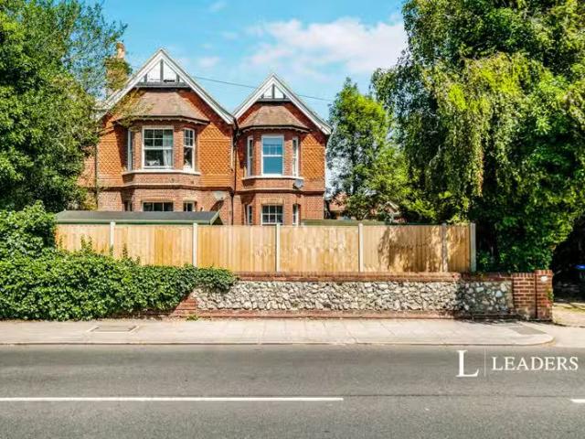 Cheap 1 bedroom flat for rent in Mill Road, Worthing, BN11