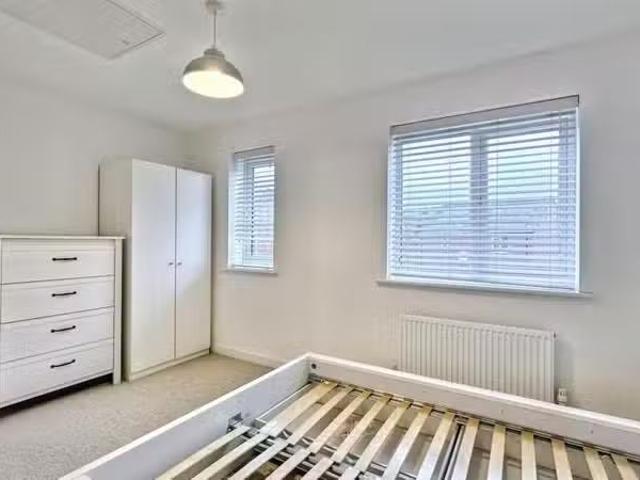 Cozy 1 bedroom house of multiple occupation for rent in Brook.