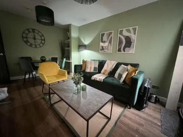 Unique 1 bedroom house of multiple occupation for rent in Malv.