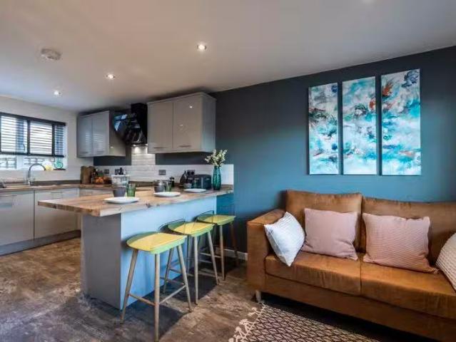 Cozy 1 bedroom house share for rent in 141 Alder Road, Poole.