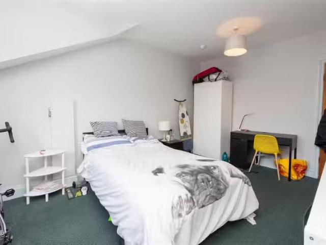 Deal! 1 bedroom house share for rent in 18673345 Carnarvon Roa.