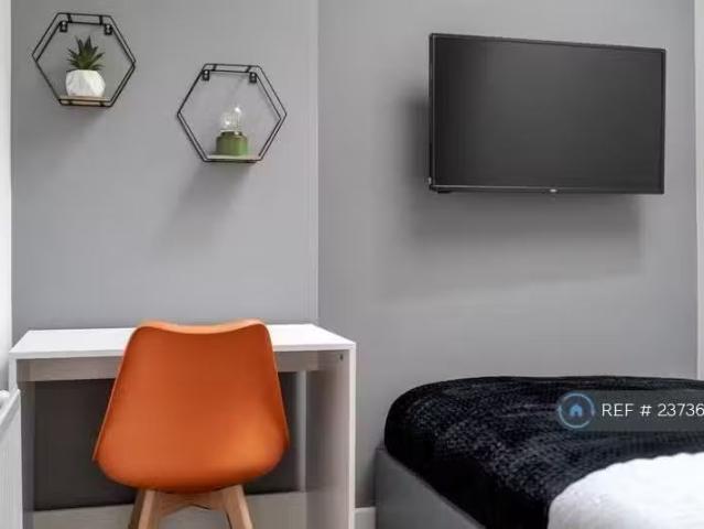 Unique 1 bedroom house share for rent in Ash Grove Bolton, Bol.