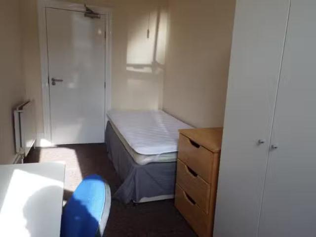 Unique 1 bedroom house share for rent in Gloucester Road North.