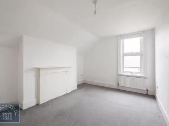 Nice 1 bedroom house share for rent in High Street, Wanstead.