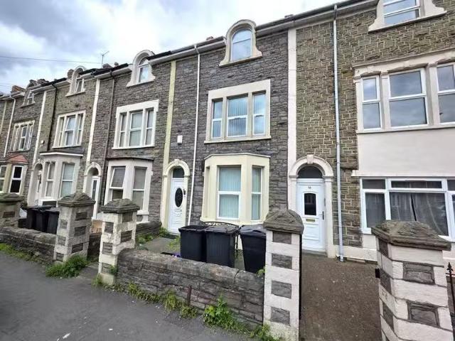 Unique 1 bedroom house share for rent in Lodge Road, Kingswood.