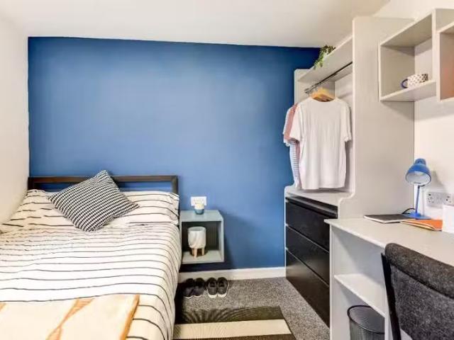 Cozy 1 bedroom house share for rent in Rowlandson Gardens, Bri.