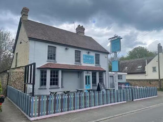 Nice 1 bedroom house share for rent in Room B @ Graystones 4 S.