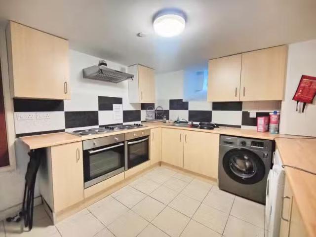 Unique 1 bedroom house share for rent in Wheelwright Road, Erd.