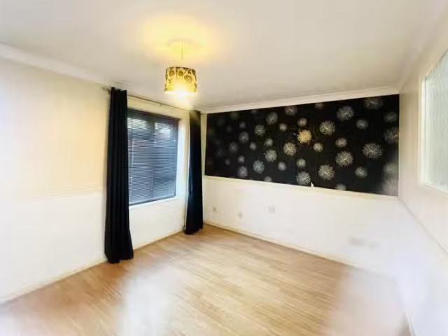 New 1 bedroom maisonette for rent in Littlecote Drive, Erdingt.