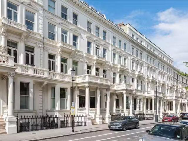 Cozy 1 bedroom property to let in Earl's Court Square, Earls C.