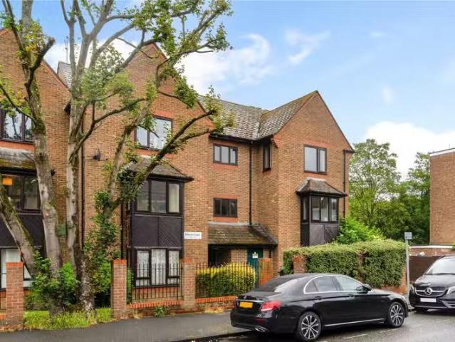 Charming 1 bedroom property to let in Heron Court, Denmark Roa.