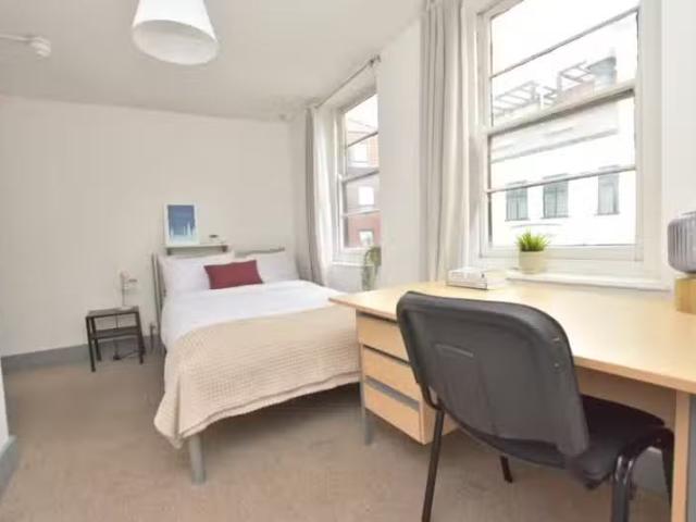 Nice 1 bedroom terraced house for rent in Room 5, Tailors Cour.