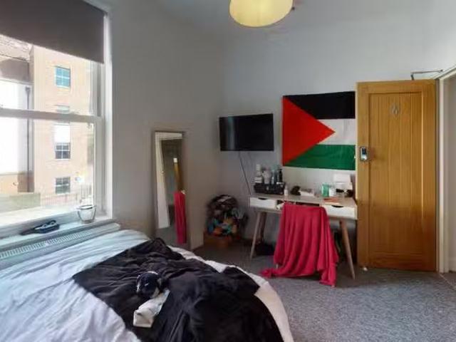 For Rent! 1 bedroom terraced house for rent in Room 6, Hotwell.