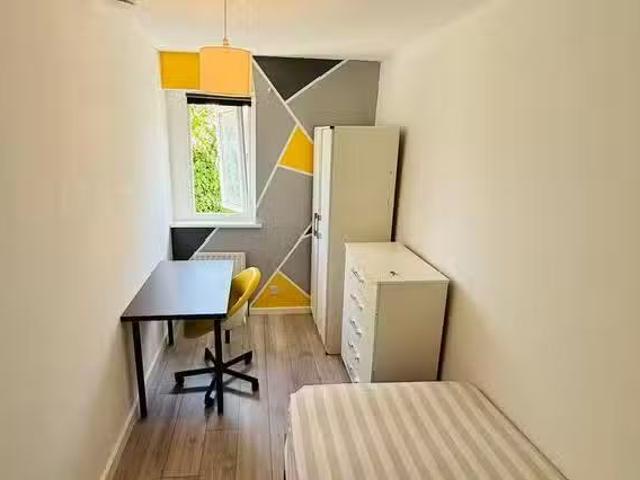 Cheap 1 BR Minerva Close, London