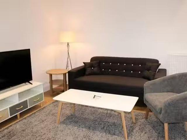 For Rent! 1 BR Nether Street