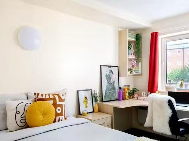 New 1 BR Castle Court Ensuite Large Standard Double