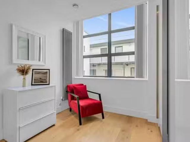 Deal! 1 BR Carlow Street