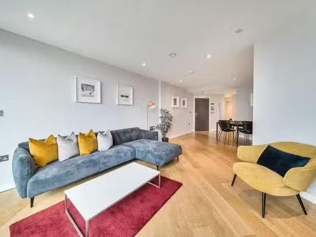 Cheap 1 BR Churchyard Row, London