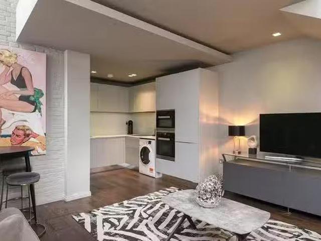 Charming 1 BR Drury Lane