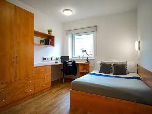 Unique 1 BR Exeter One, Exeter Ensuite Silver