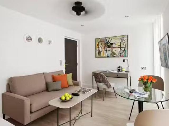 Nice 1 BR Fetter Lane