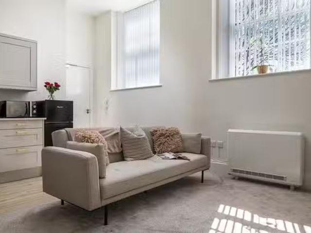 Charming 1 BR Gemig Street