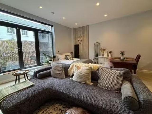 For Rent! 1 BR Gransden Avenue