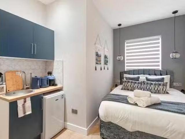 New 1 BR Graham Rd