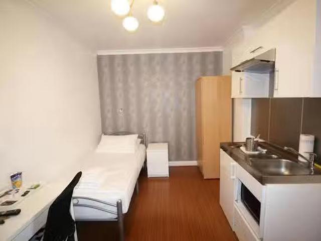 Cheap 1 BR High Street, Croydon