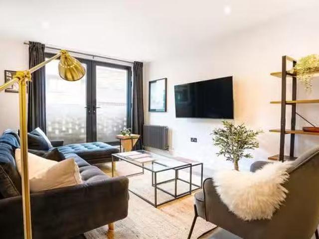 Charming 1 BR King's Mews