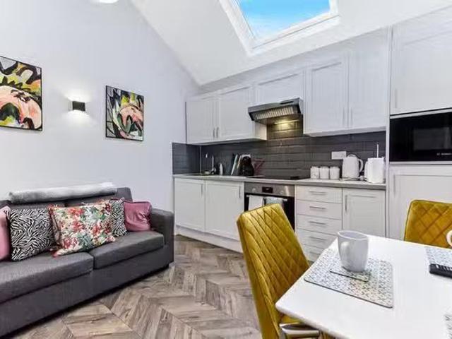 Cozy 1 BR Park Ln