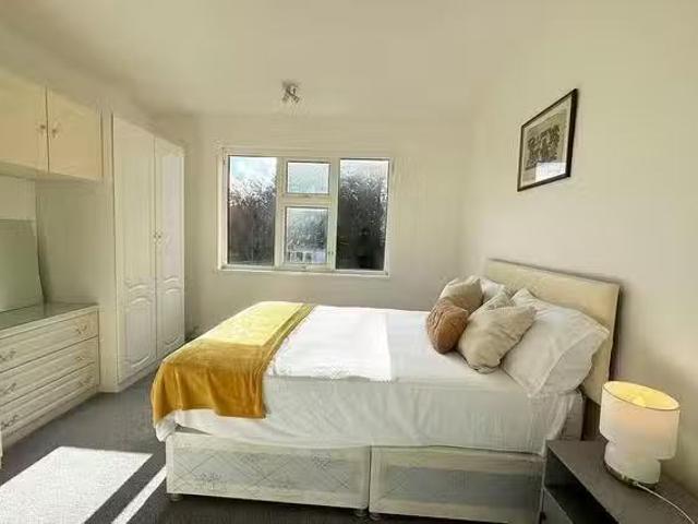 Unique 1 BR Petts Wood Road, Orpington