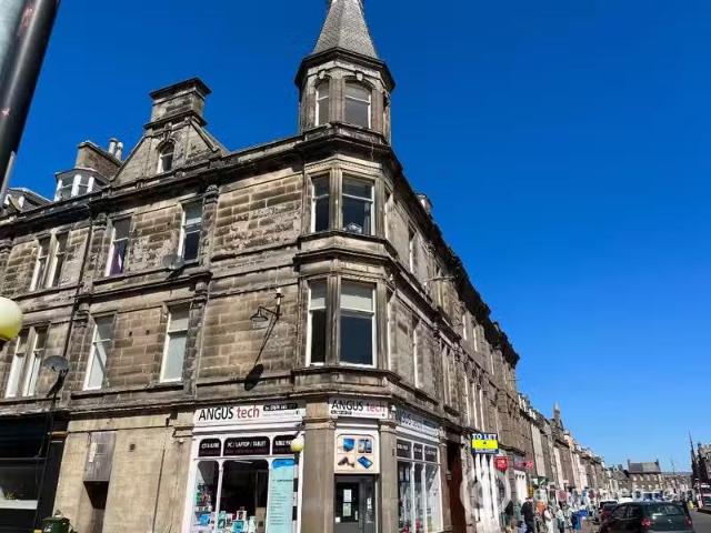 Just in! 1 BR Property to rent in 118E High Street, Montrose.