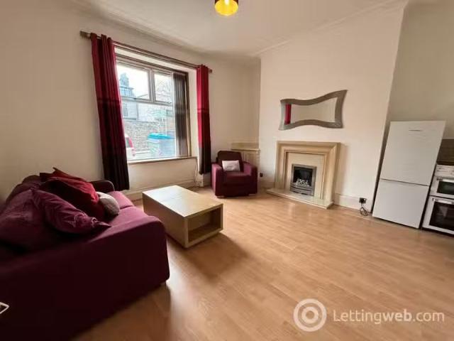 Cozy 1 BR Property to rent in 134 Hardgate GFL