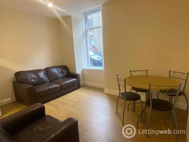 Nice 1 BR Property to rent in 15 Rosefield Street, Dundee, DD1.