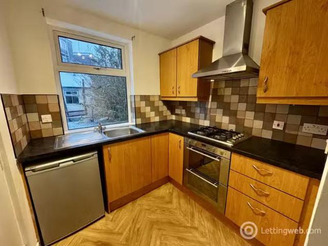 Charming 1 BR Property to rent in 32 Western Road, Aberdeen, A.