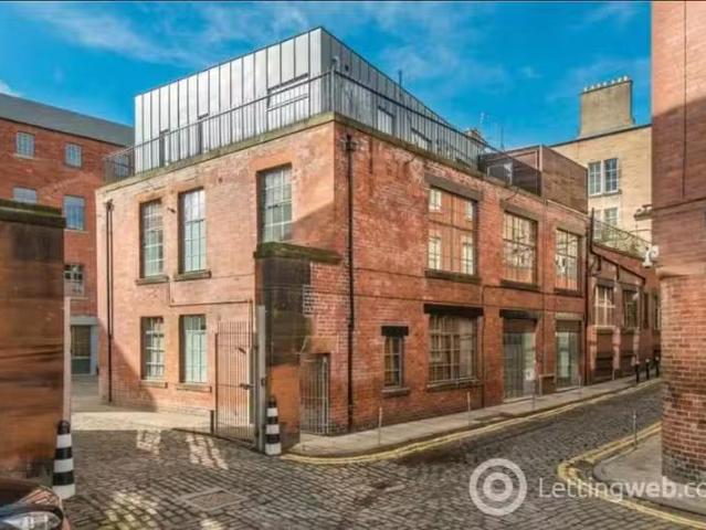 Deal! 1 BR Property to rent in 45, Patriothall, Edinburgh, EH3.