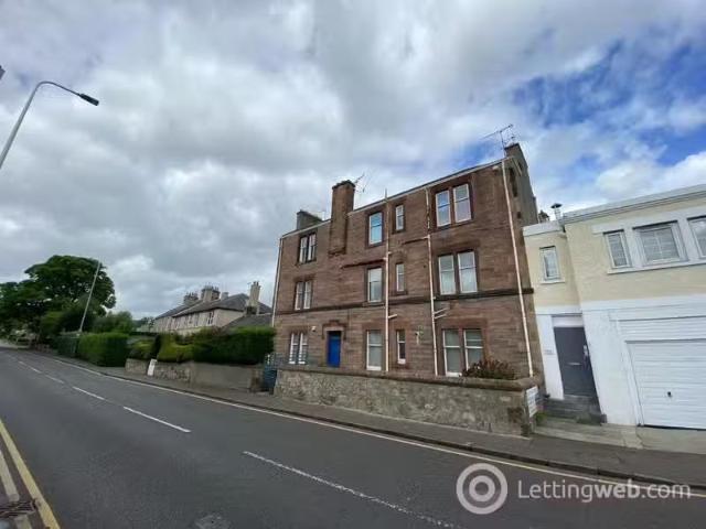 Cozy 1 BR Property to rent in Corstorphine High Street, Corsto.