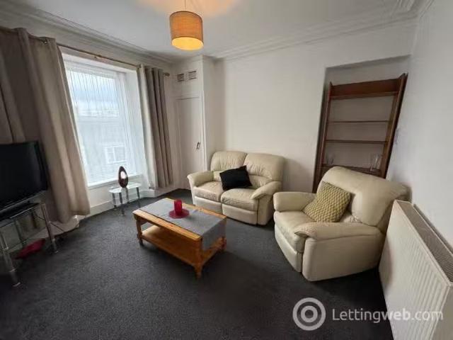 For Rent! 1 BR Property to rent in Chattan Place, City Centre.