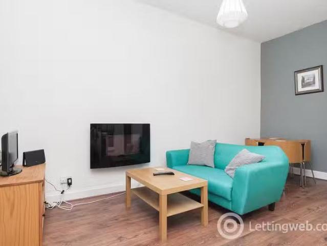 Cheap 1 BR Property to rent in East Crosscauseway, Edinburgh.