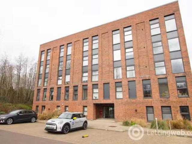 Cheap 1 BR Property to rent in Festival Court, Festival Park.