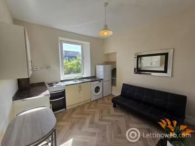 Cozy 1 BR Property to rent in Holburn Street, City Centre, Abe.