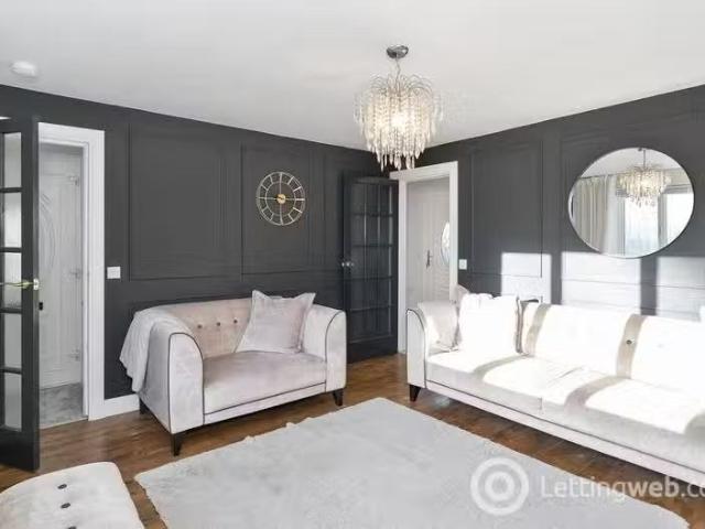 Cozy 1 BR Property to rent in Oxgangs Loan, Oxgangs, Edinburgh.