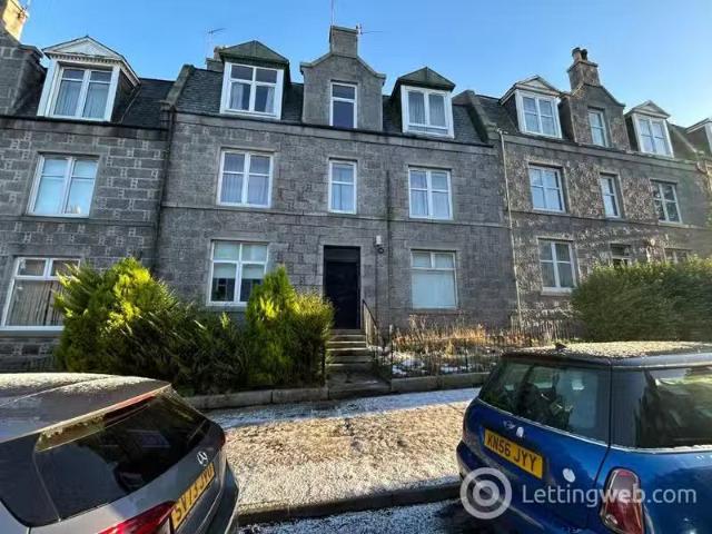Cheap 1 BR Property to rent in Menzies Road, Torry, Aberdeen.