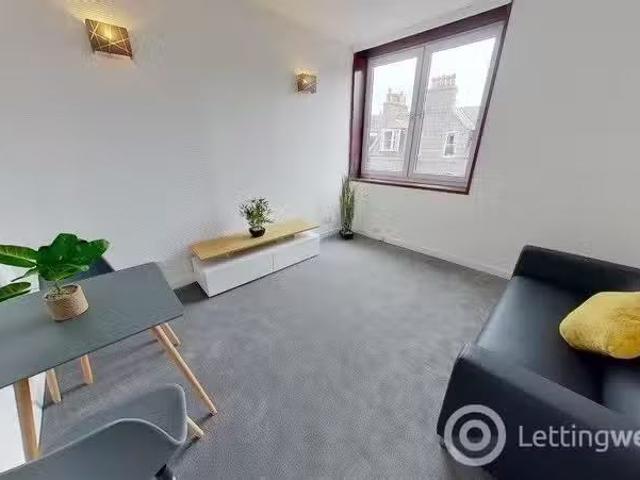 Cheap 1 BR Property to rent in Northfield Place, City Centre.