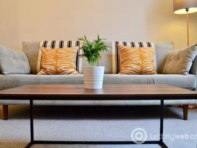 Charming 1 BR Property to rent in partson Street, Leith Walk.