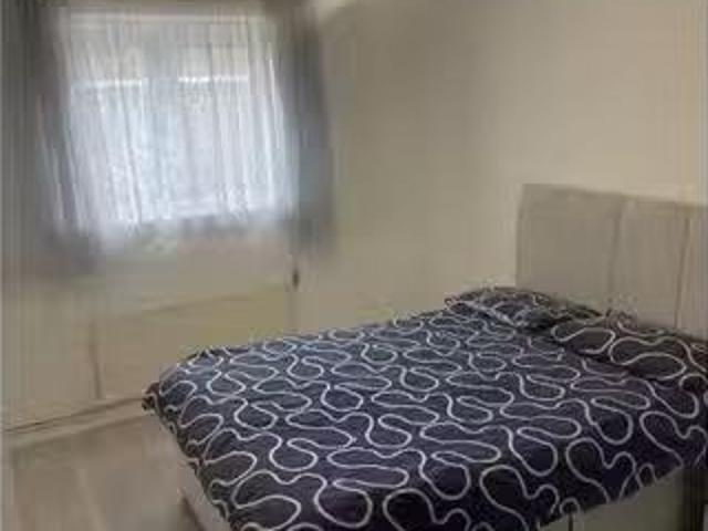 Cheap 1 BR Room for rent 3 bedroom apartment in Lower Holloway.