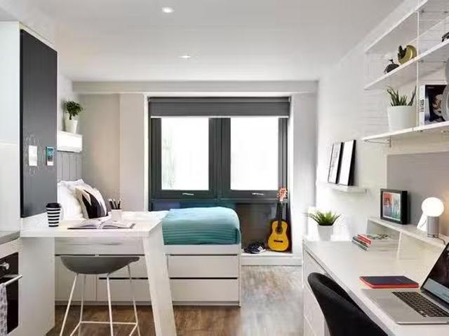 Just in! 1 BR Student Castle Bath Gainsborough