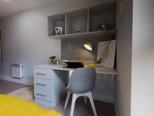 Unique 1 BR Saver En Suite